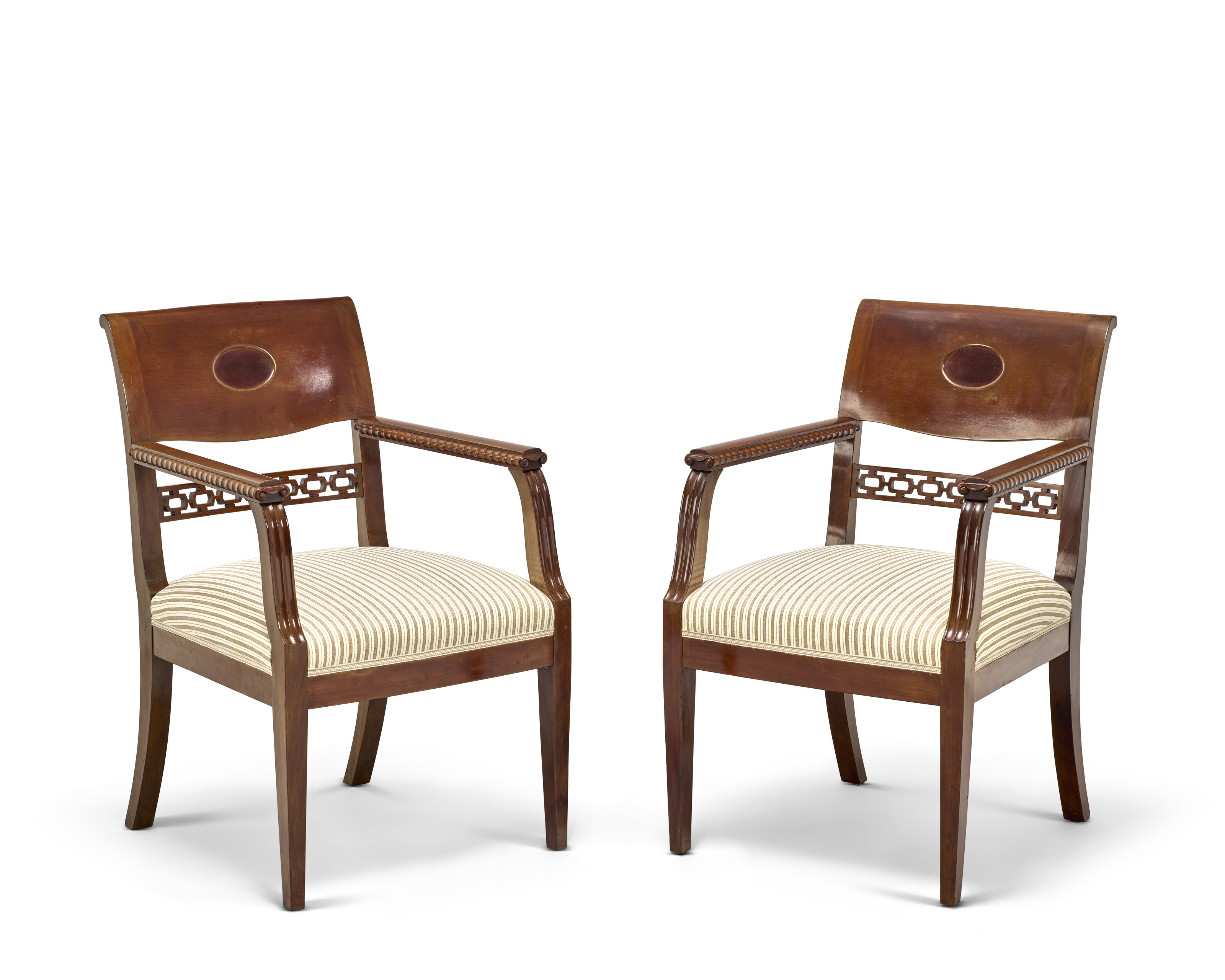 PAIRE DE FAUTEUILS DE STYLE NÉOCLASSIQUE, XXE SIÈCLE | Christie’s