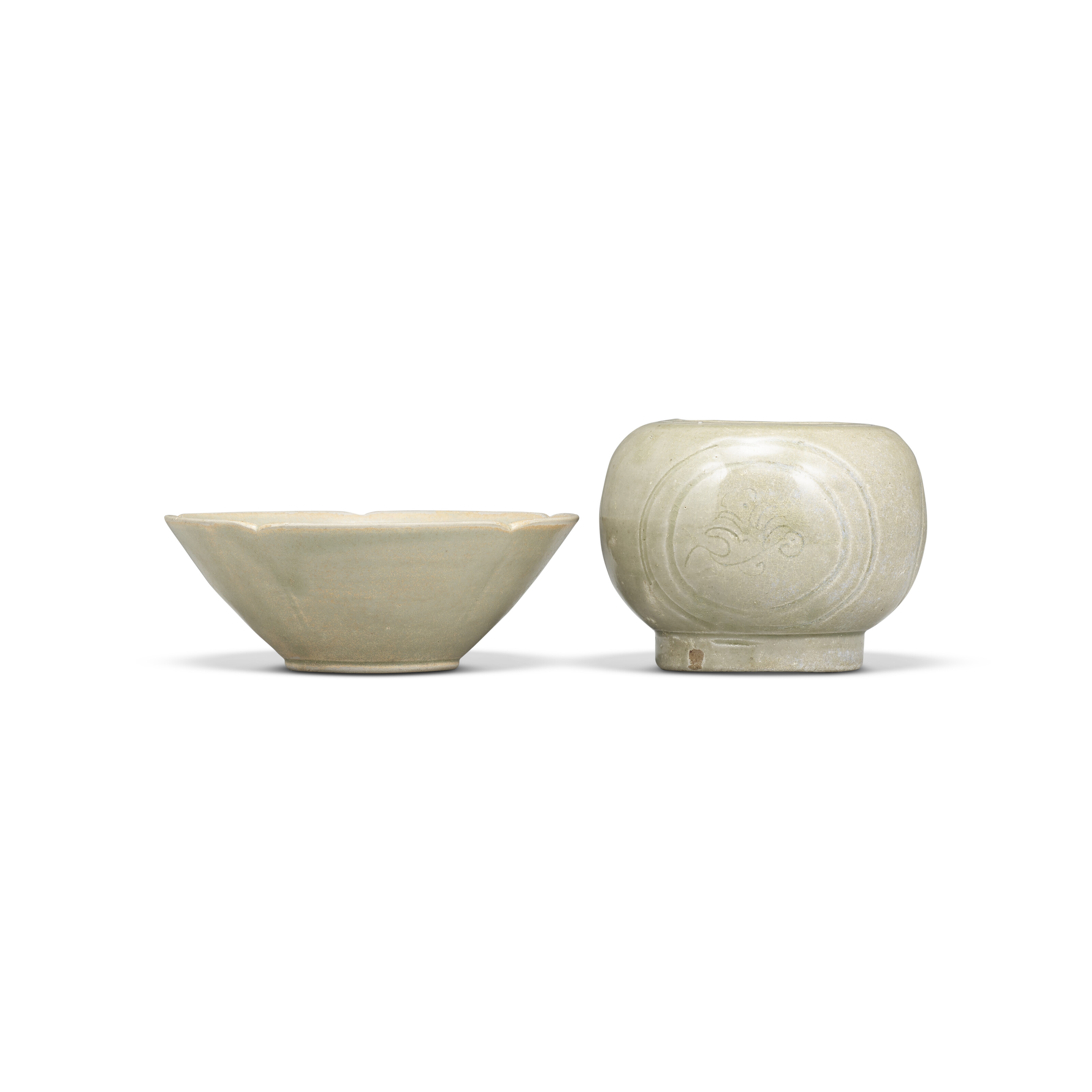 A YUE CELADON FOLIATE-RIM BOWL AND A SMALL YUE CELADON JAR, NORTHERN ...
