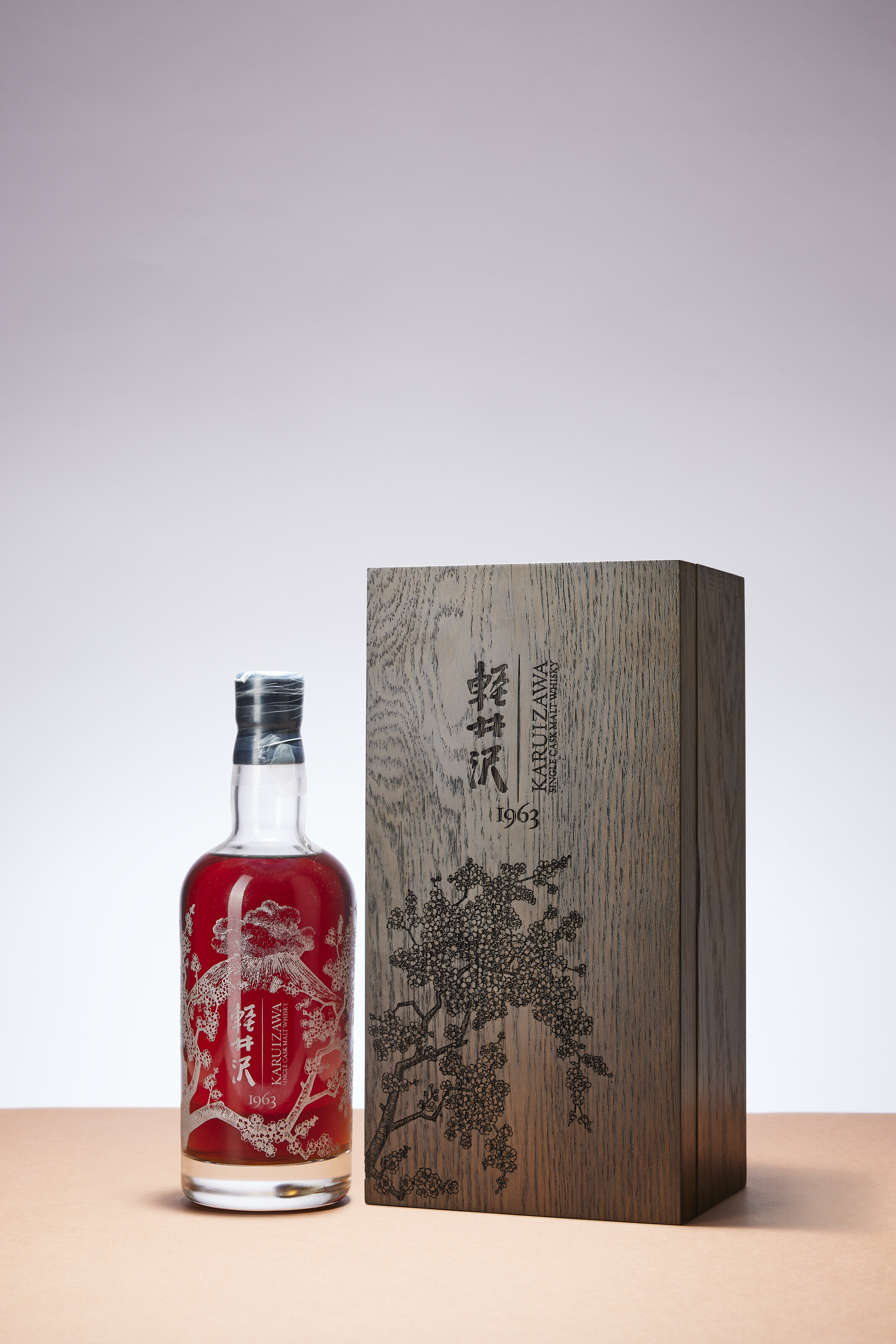Karuizawa 50 Year Old Cask #5132, 1963, u. 5cm below wax capsule, 59.4% ...