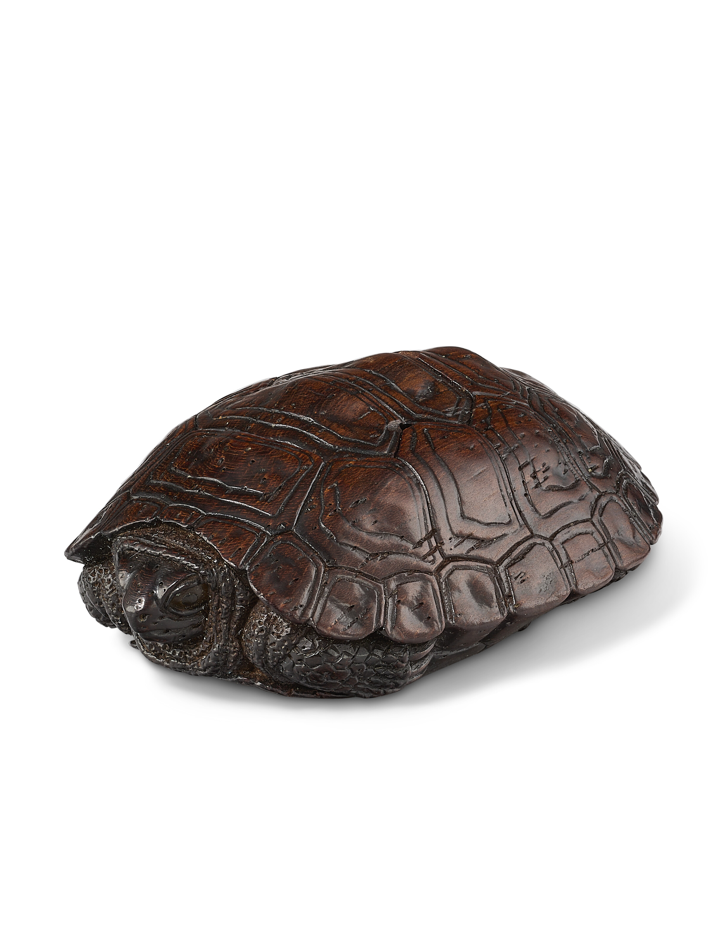 A WOOD CARVED NETSUKE OF A TORTOISE, JAPAN, EDO PERIOD (19TH CENTURY ...