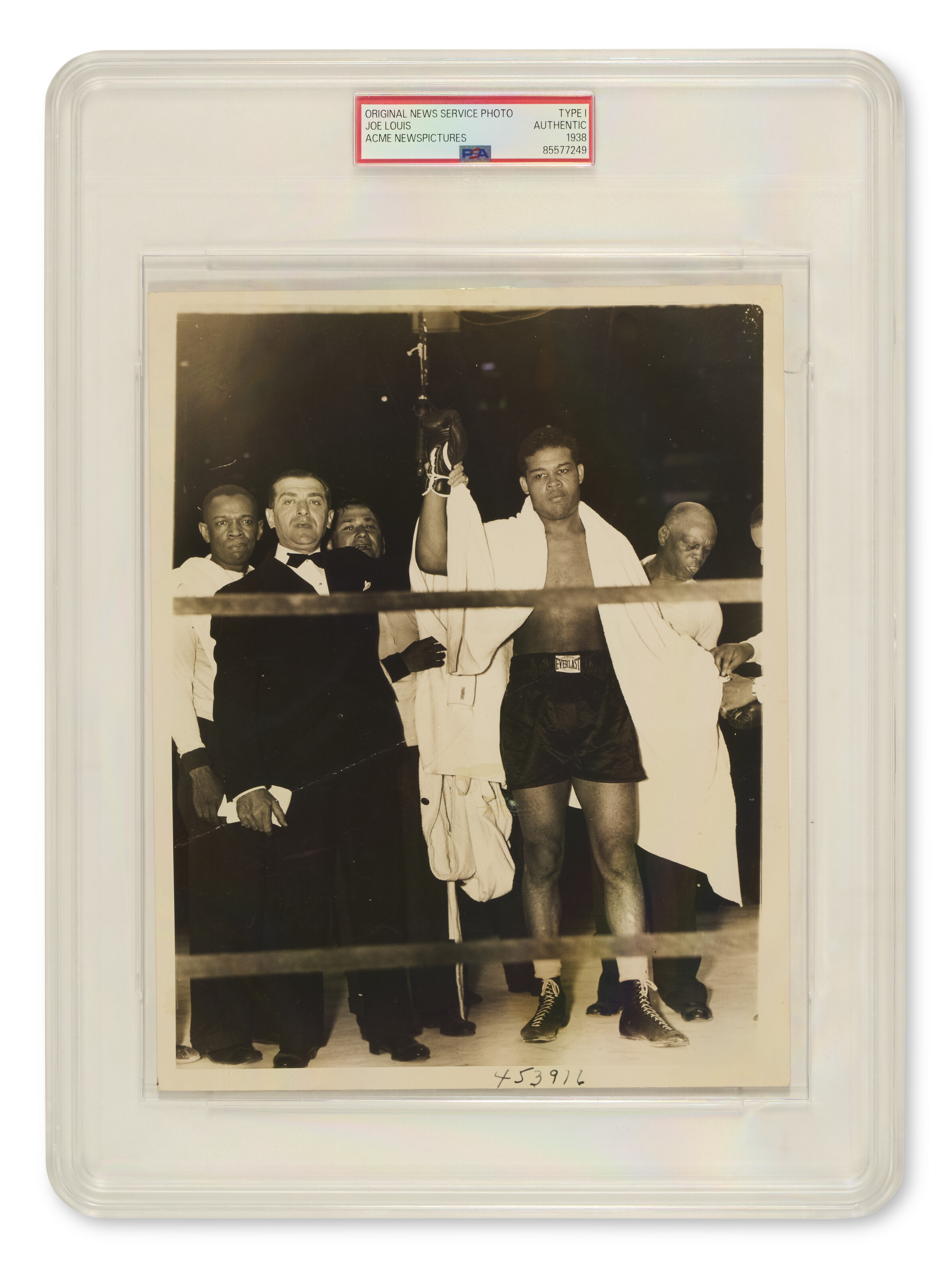 JOE LOUIS PHOTOGRAPH AFTER DEFEATING MAX SCHMELING (PSA/DNA "TYPE I ...