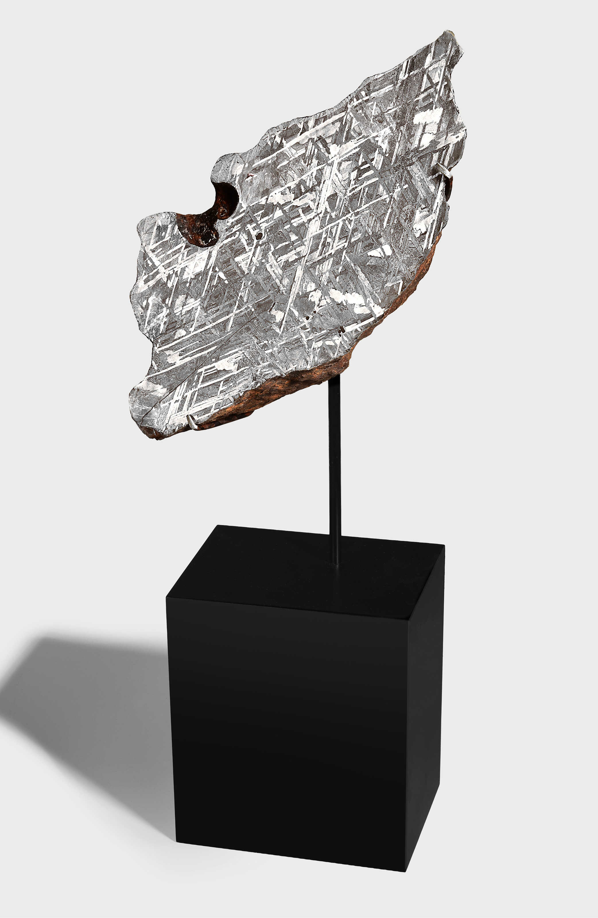 ROUNDUP — THE MAIN MASS OF A RENOWNED MONTANA METEORITE, Iron, medium ...