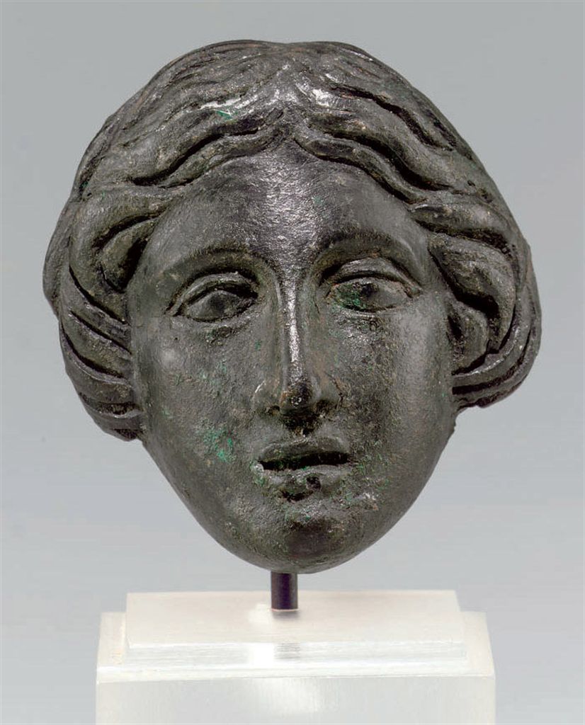 A Greek bronze female figure Daedalic - auctions & price archive