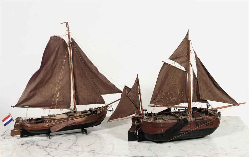 A DUTCH WOODEN MODEL OF A 'PLATBODEM' - auctions & price archive