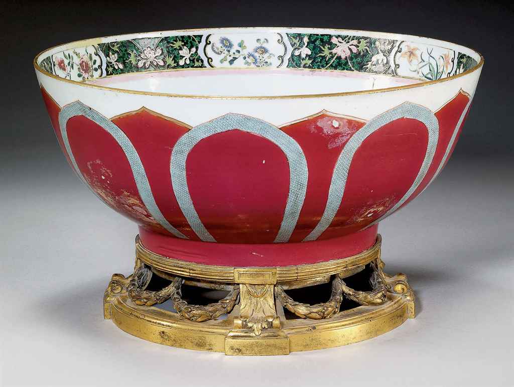 GRAND BOL A PUNCH EN PORCELAINE DE LA FAMILLE ROSE MONTE BRO ...