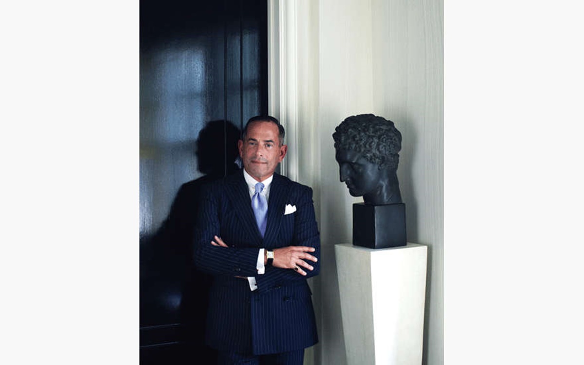 A PAIR OF CHINESE EXPORT-STYLE FROG FORM JARDINIERES