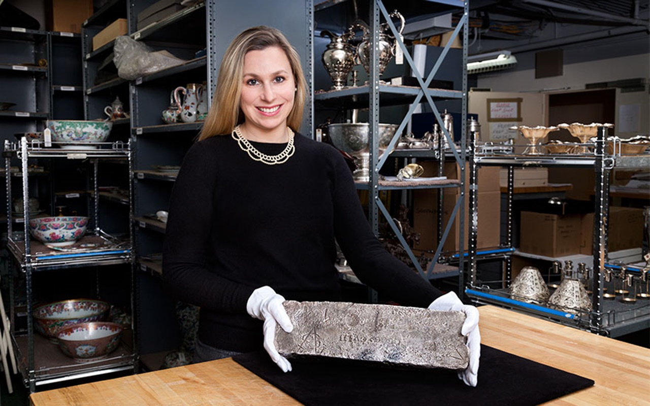 AN EXTENSIVE 18-KARAT GOLD-MOUNTED COLORLESS GLASS SALT AND PEPPER SET ...