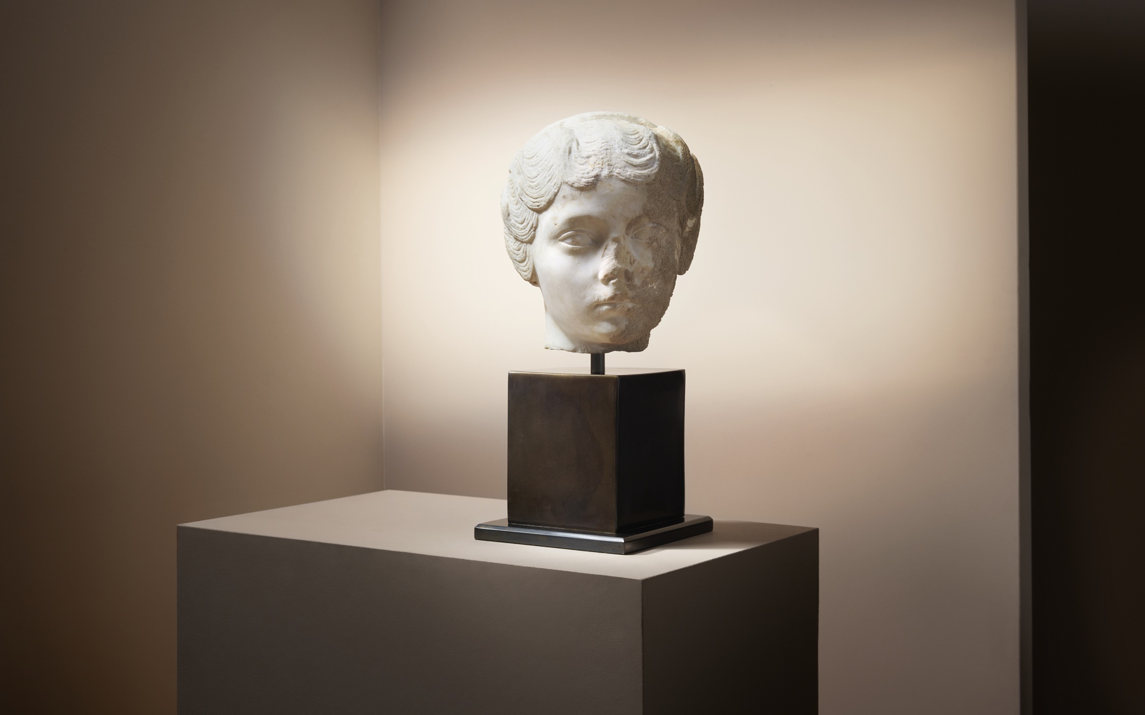 A ROMAN MARBLE GODDESS